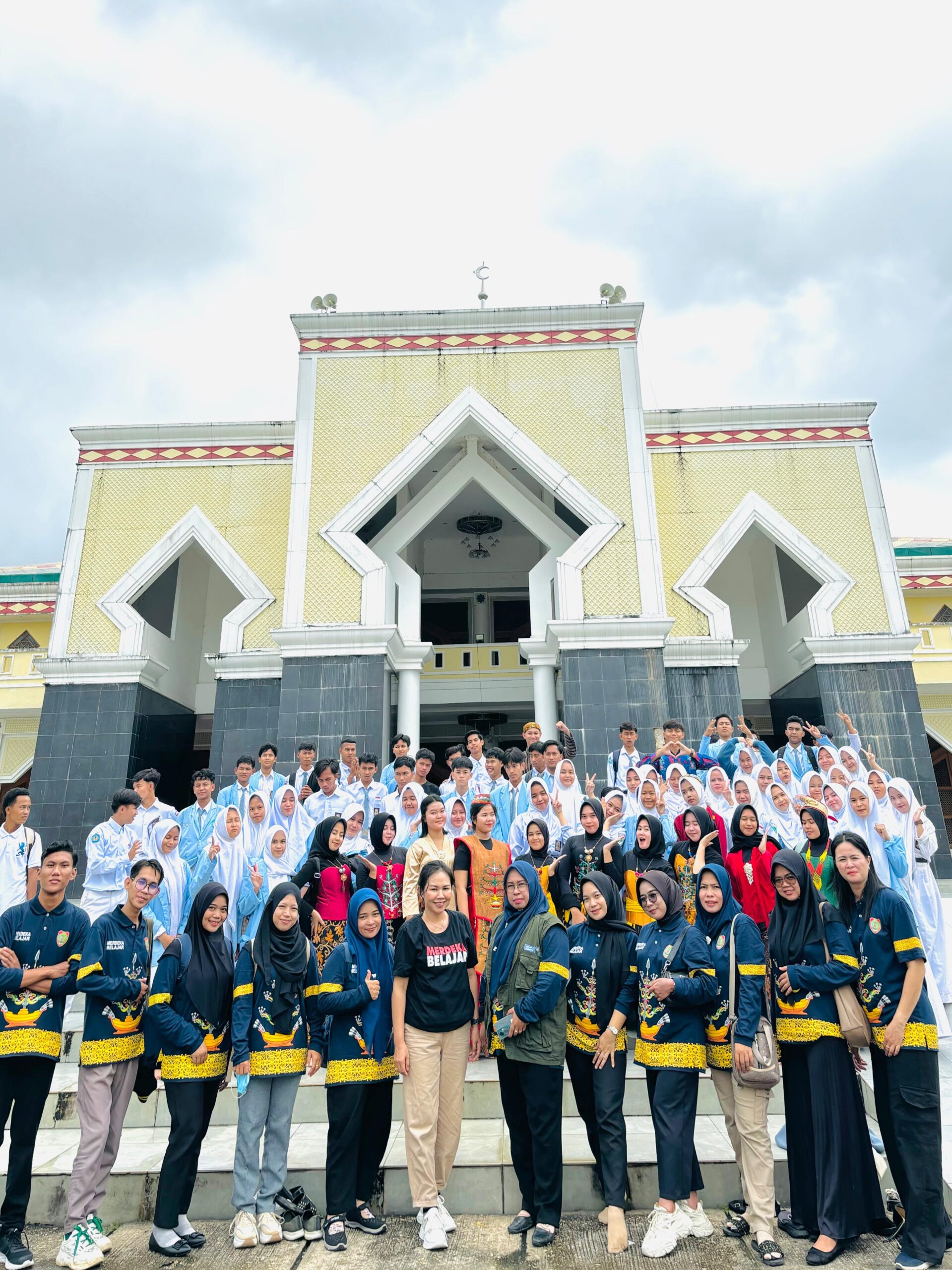 KEGIATAN AKSI (P5) SMAN 4 PURUK CAHU DENGAN TEMA : “BHINEKA TUNGGAL IKA ...